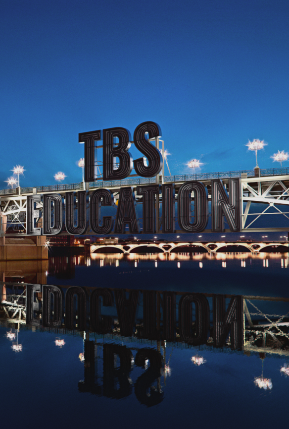 TBS Education invades one of Toulouse's bridges - TBS Barcelona